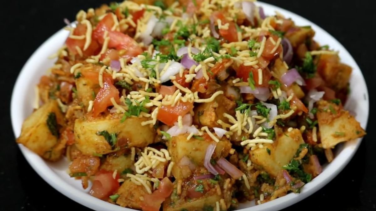 Most Delicious Aloo Chaat Recipe (Easy Potato Snack) in 20 Min ...